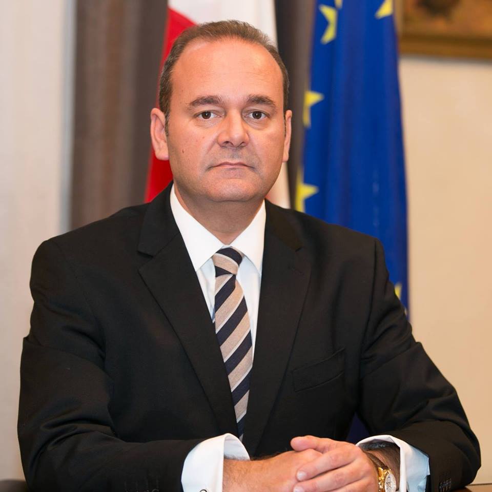 Aġġornata: Chris Cardona mhux ħati dwar “l-arloġġ ta’ Tonio Fenech ...