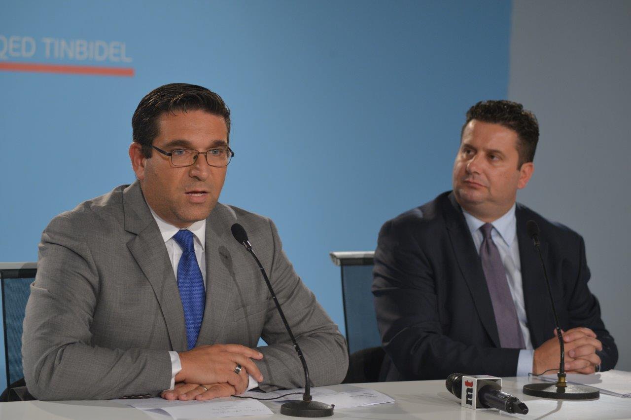 Aġġornata: "Simon Busuttil inkonsistenti dwar Beppe Fenech Adami u ...