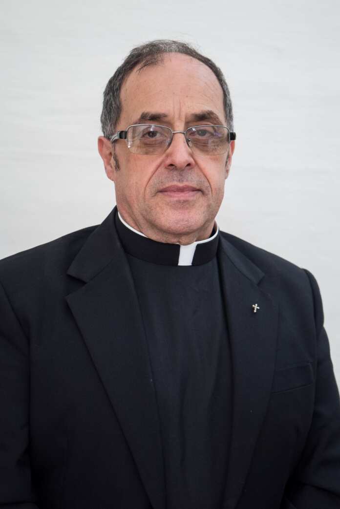 "F'Malta diġà qed isir ħafna xogħol mal-immigranti" - Mons. Vella ...