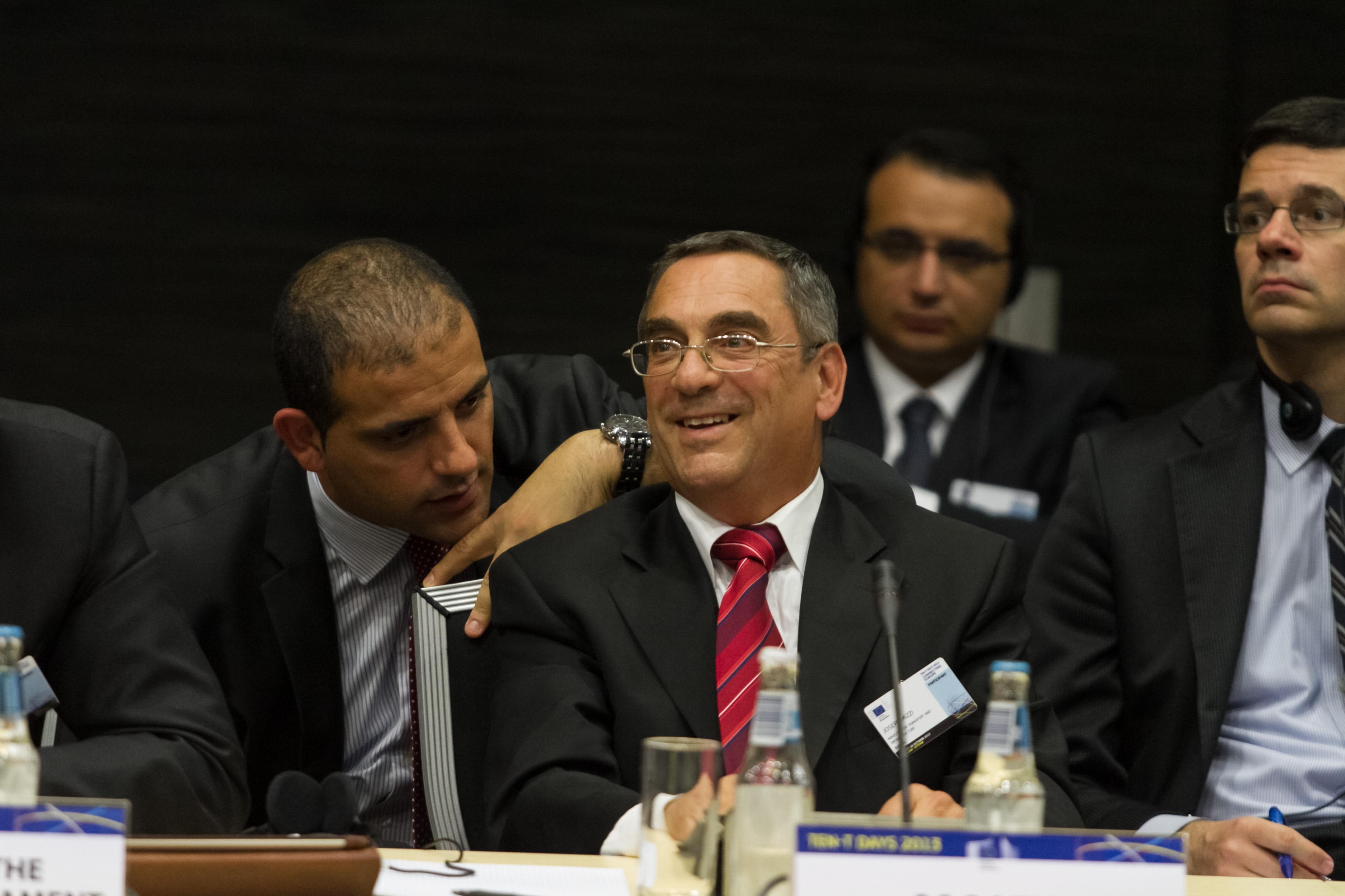 Il-Ministru Mizzi jitlob fondi Ewropej sabiex jitaffa t-traffiku - Newsbook