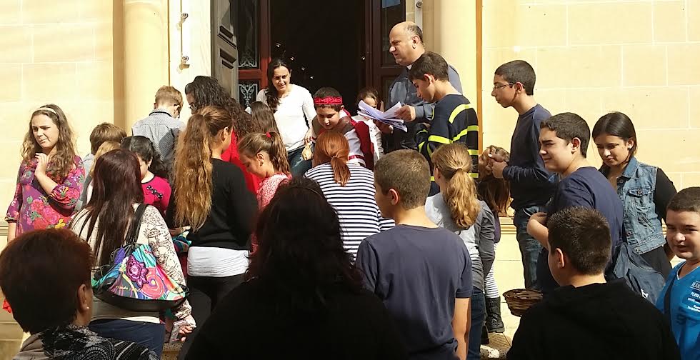 Ritratti: Ġewż, lewż, qastan, tin...