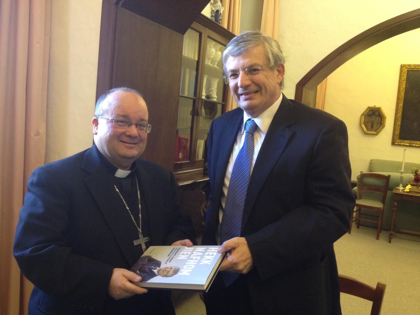 Tonio Borg jikteb dwar 60 personalità li ltaqa' magħhom