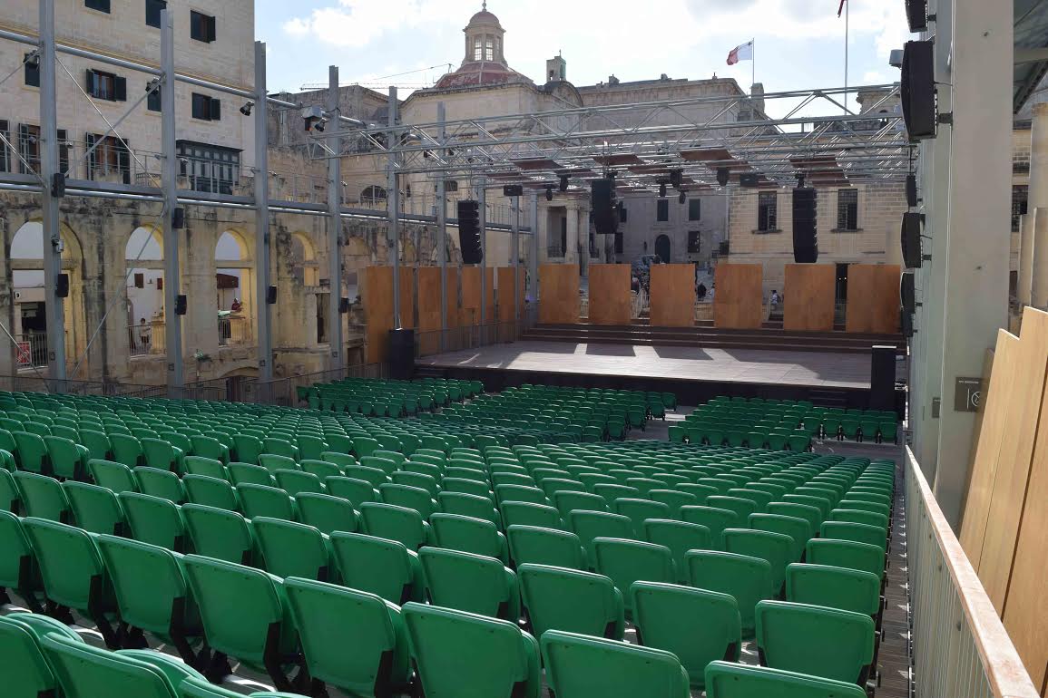 Lejla Taljana fi Pjazza Teatru Rjal