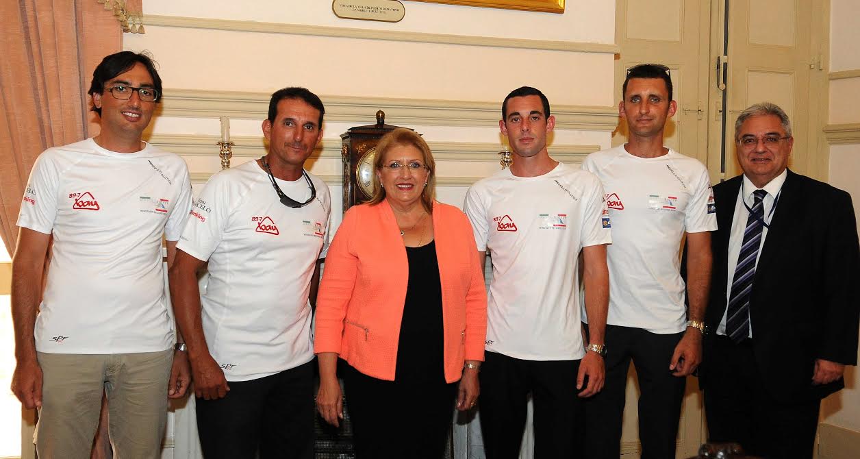 Il-President tiltaqa’ ma’ Paul Ellul li kiser rekord fil-wind surfing