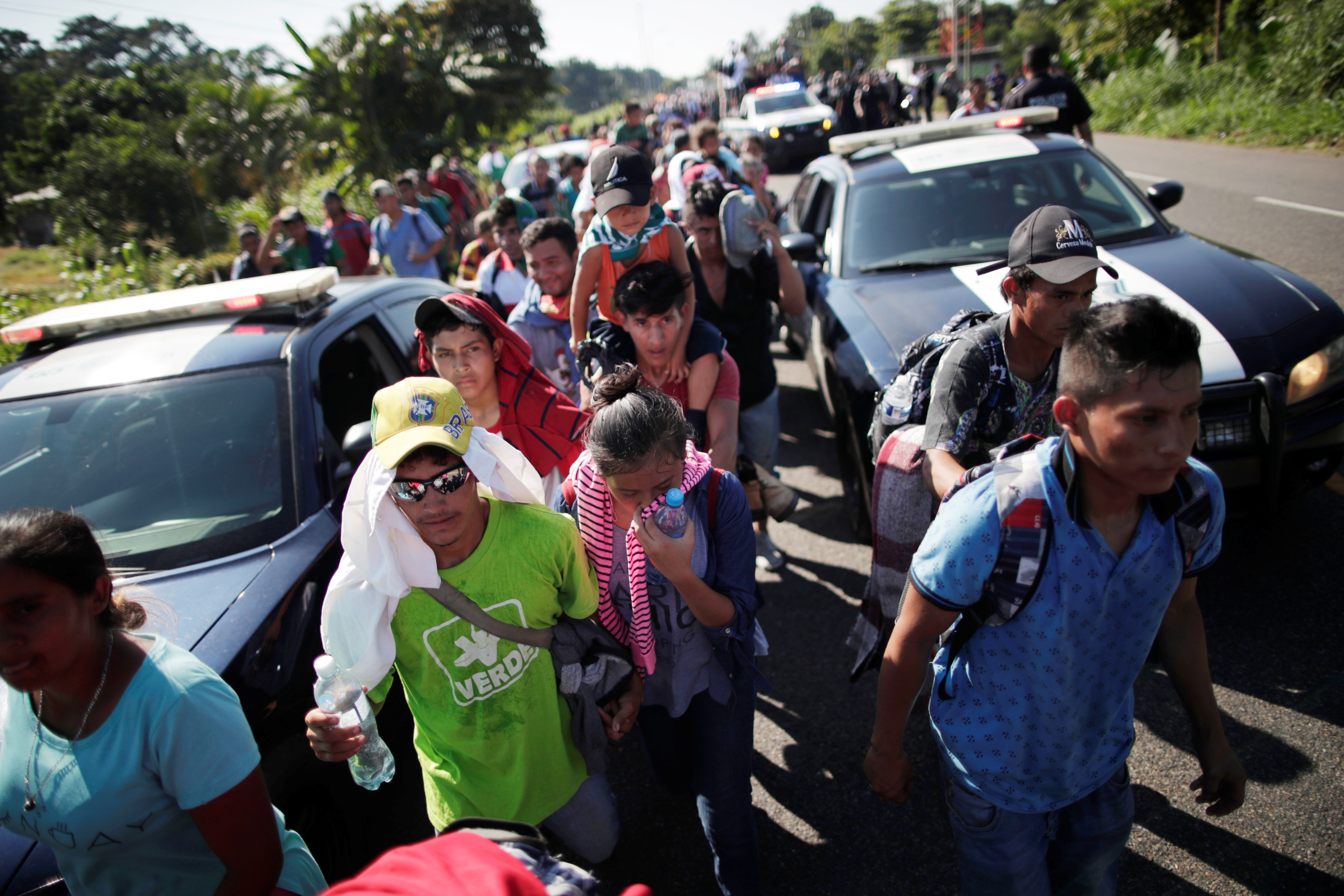Thousands in U.S.-bound migrant caravan pour into Mexican city
