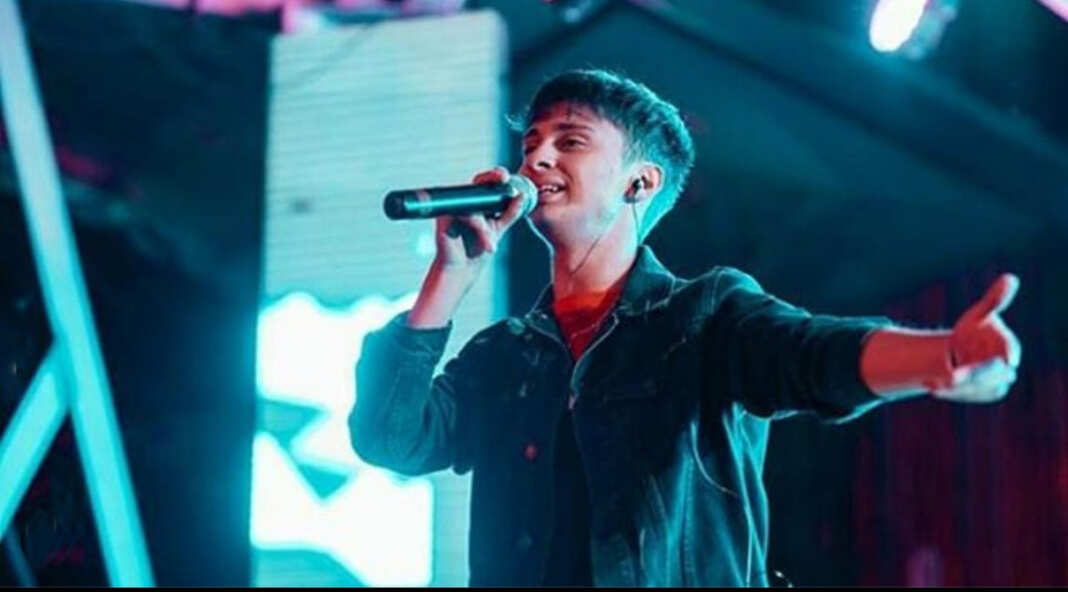 Luke Chappell bl-ewwel wirja tiegħu biex jiċċelebra l-ħruġ tal-ewwel ...