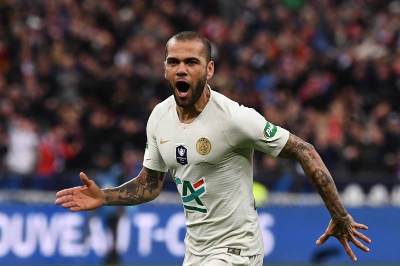 Dani Alves heads back home - Newsbook