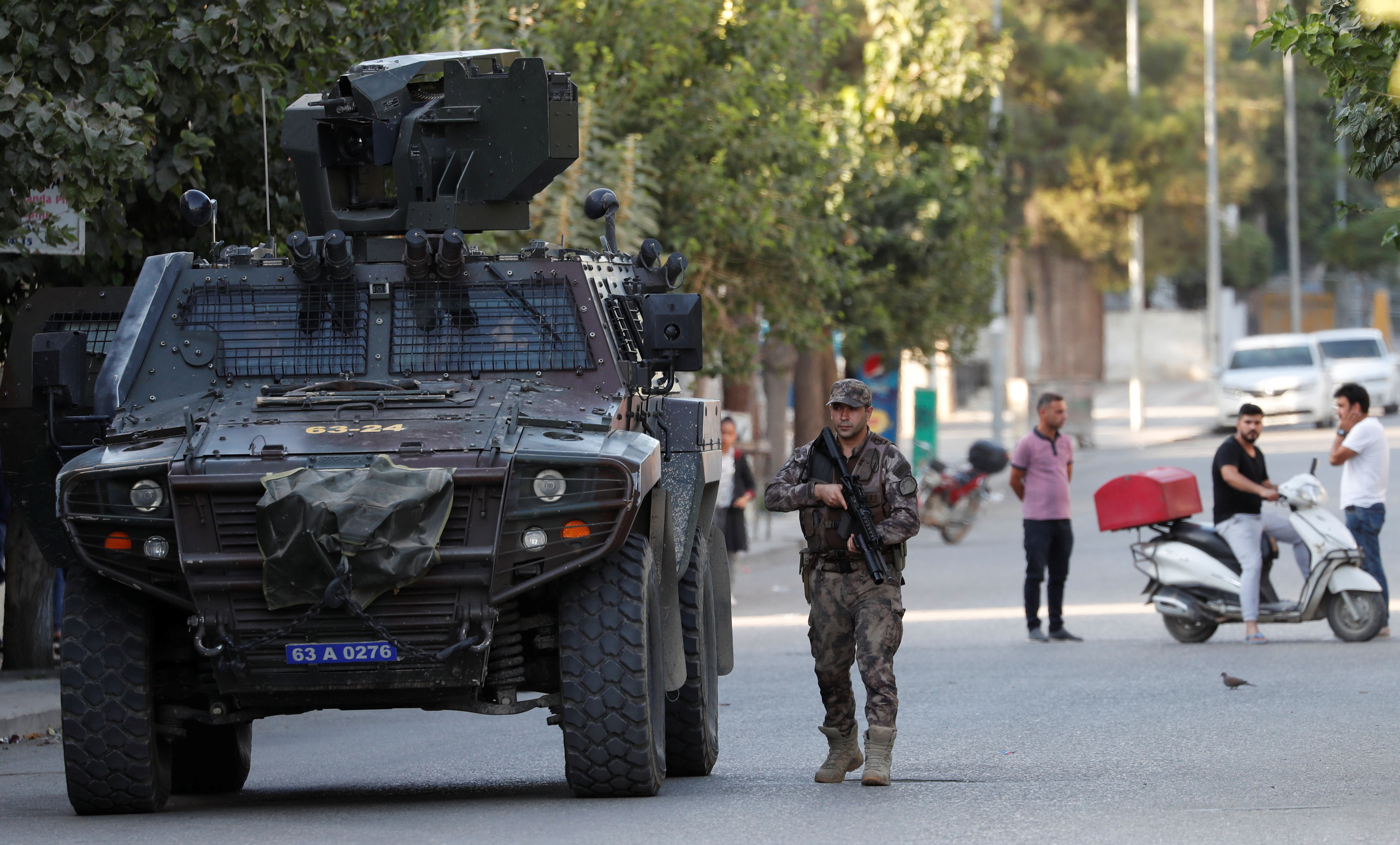 Islamic State relatives flee en masse from Syrian camp - Kurdish-led ...