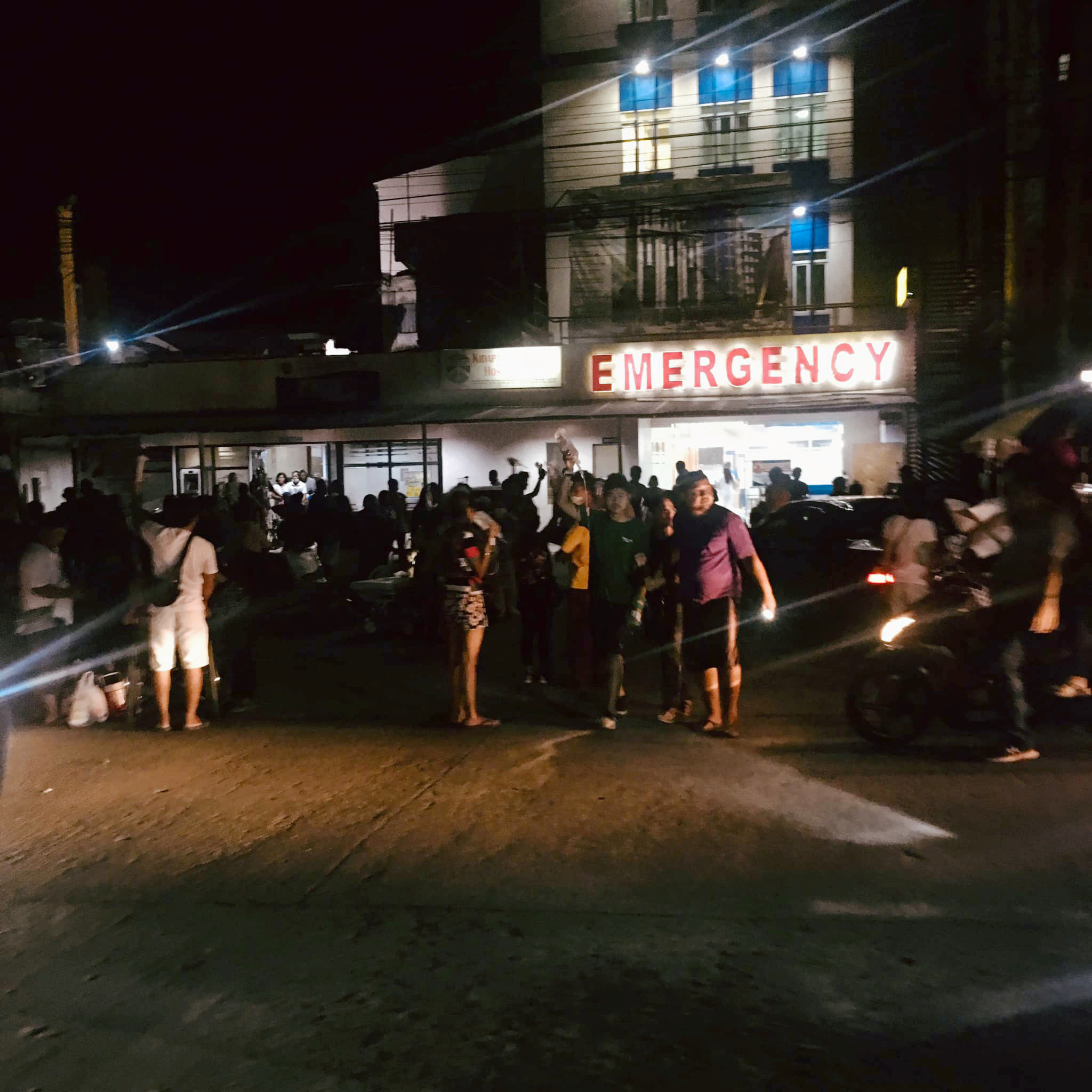 3 die, dozens injured after 6.4 earthquake strikes in Philippines