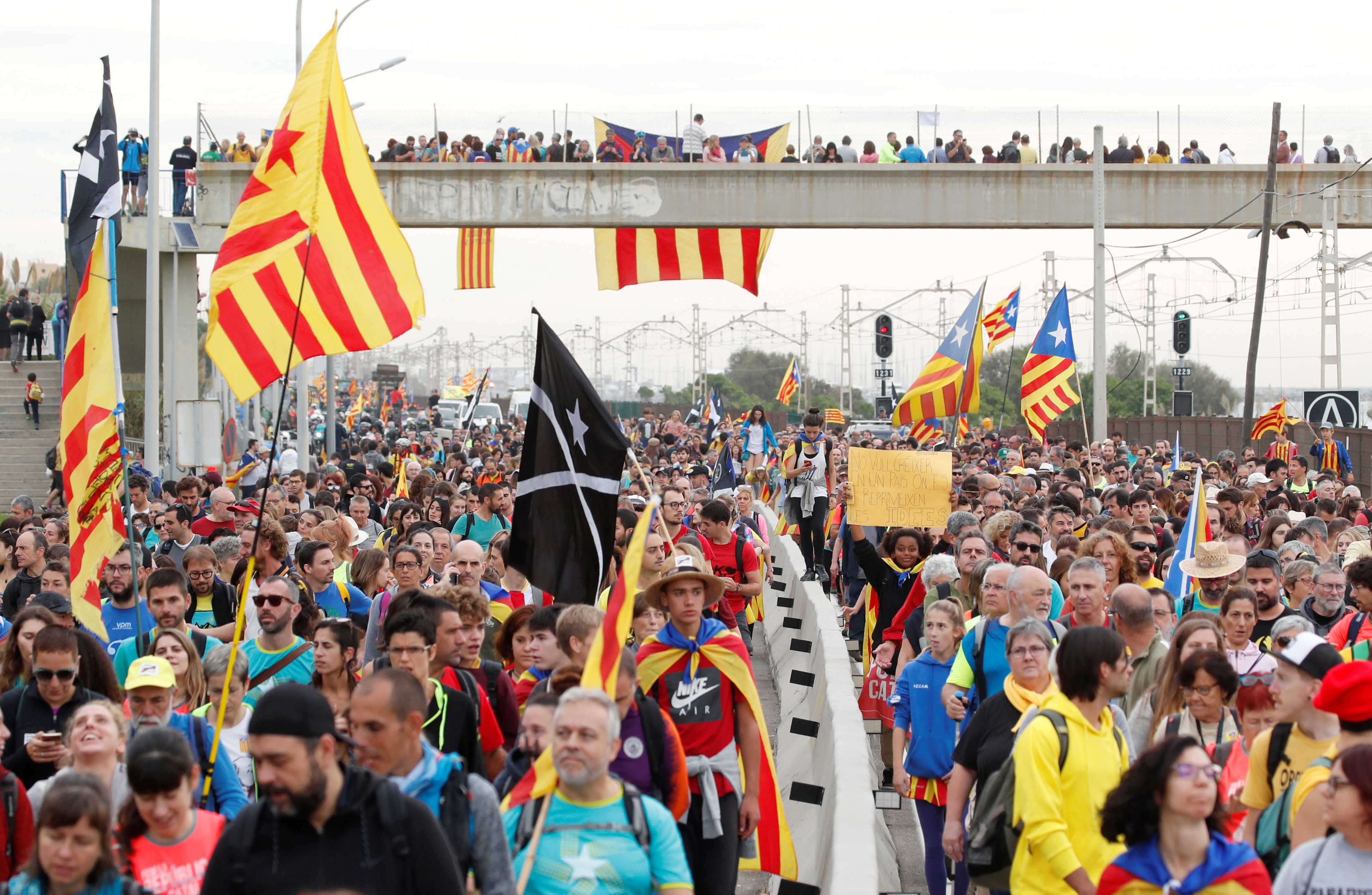 Thousands converge on Barcelona for fifth day of Catalan protests