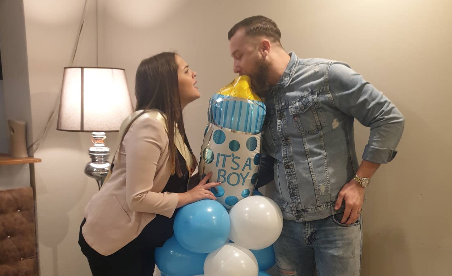 Ritratti: L-atturi Clayton u Lenies dalwaqt isiru ġenituri - Newsbook