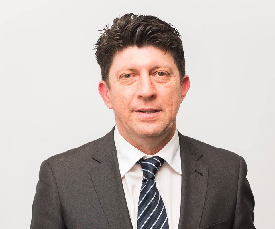 ‘Be courageous and admit hospital deal failed’