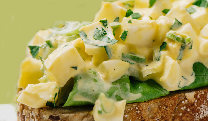 Salad tal-bajd għas-sandwiches