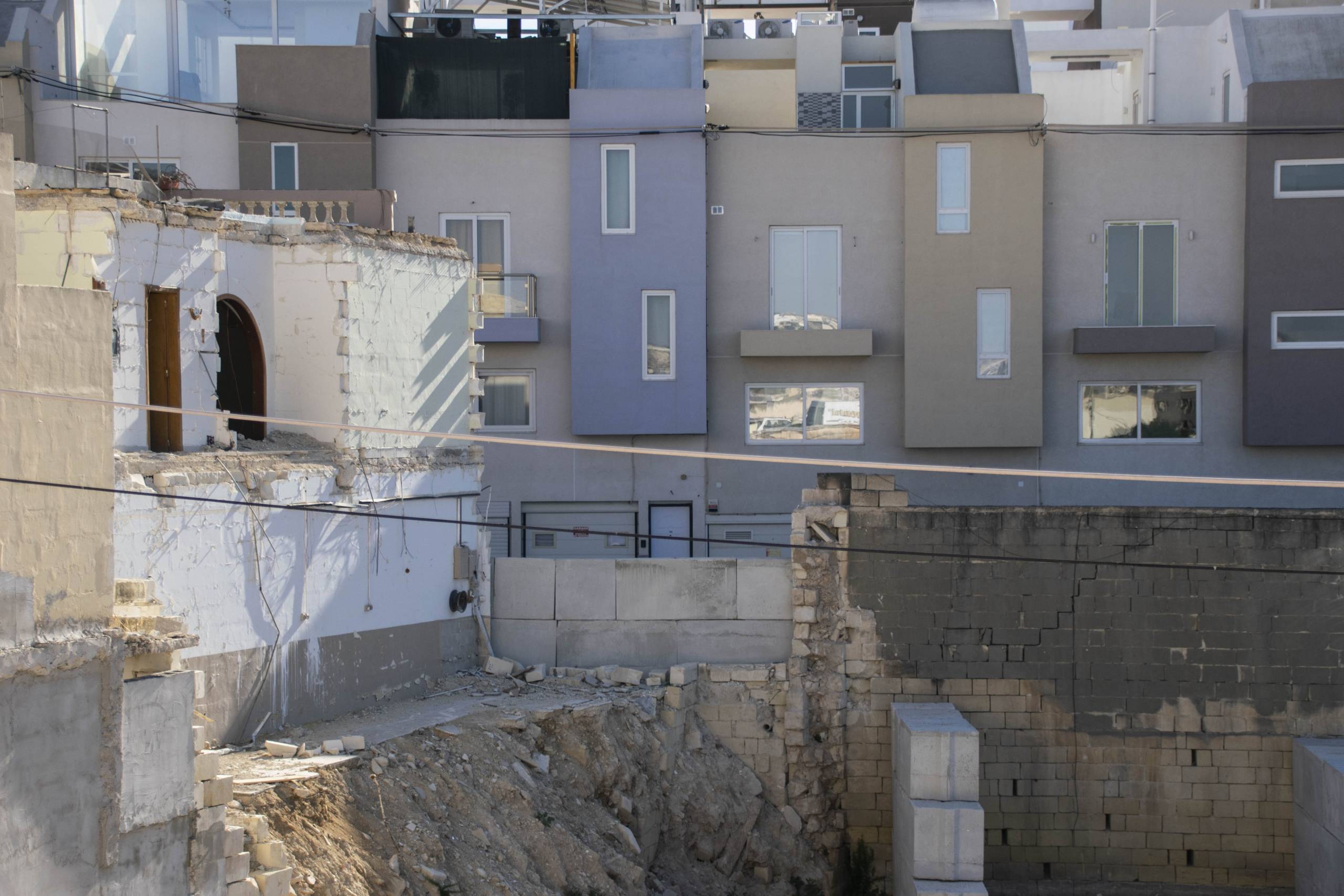 Watch: Court visits site of tragic Ħamrun building collapse