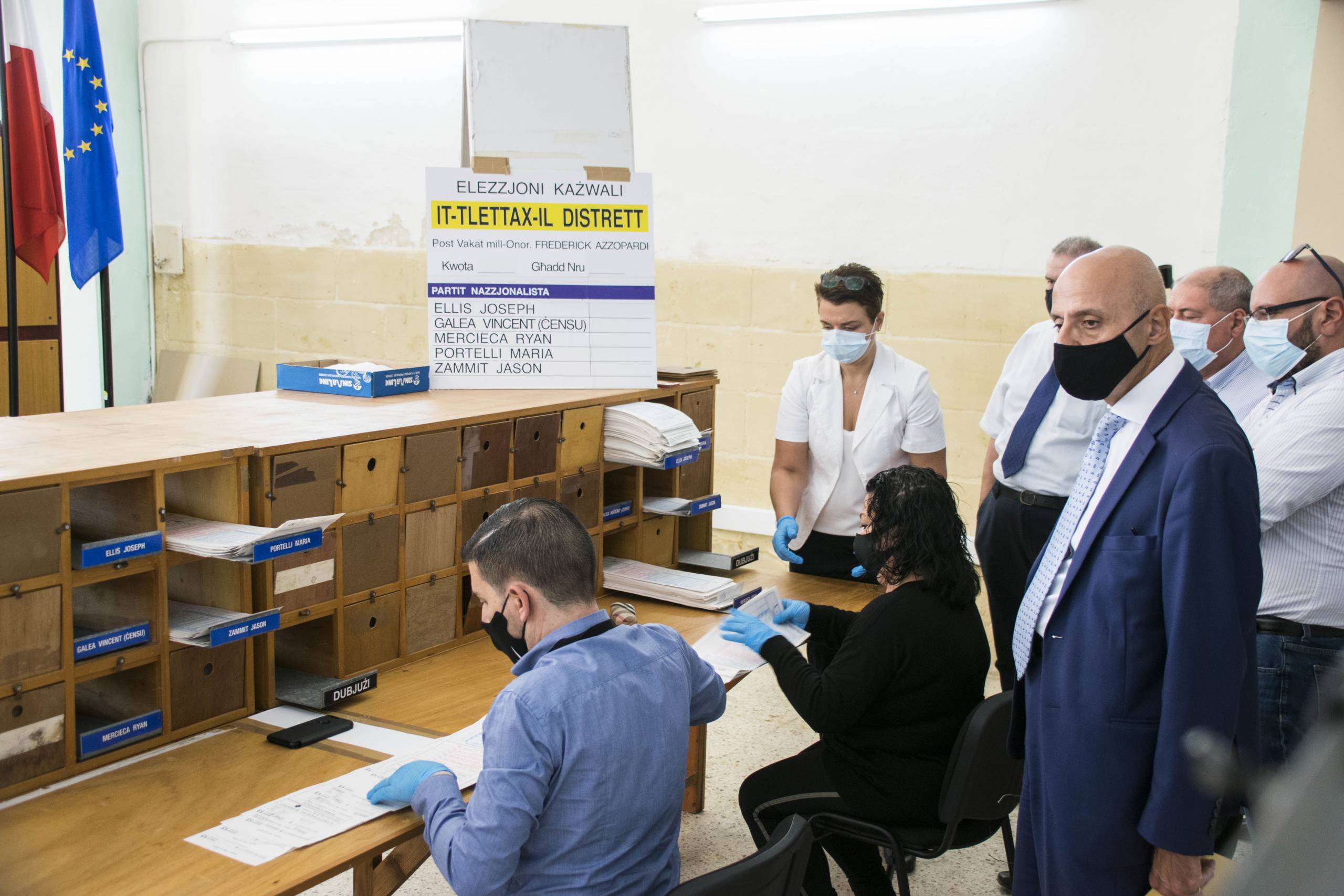 Special voting centres for people in Covid isolation