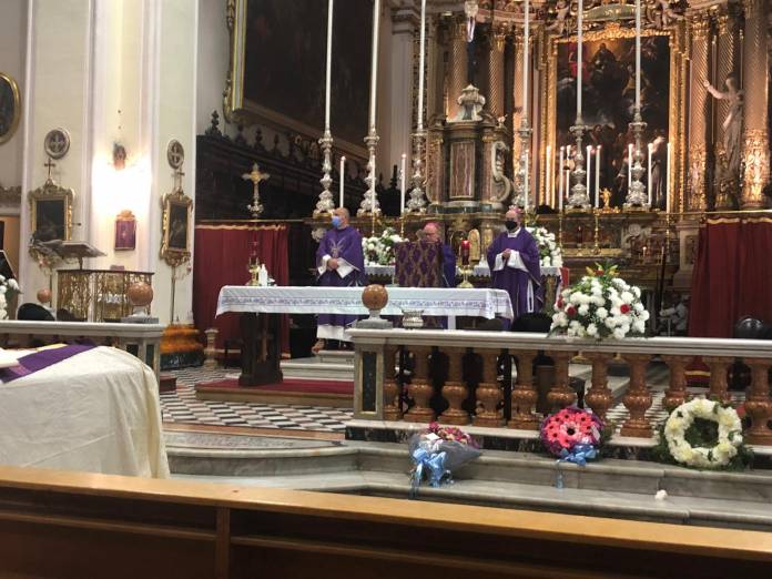Archbishop officiates funeral mass for priest who died from Covid-19