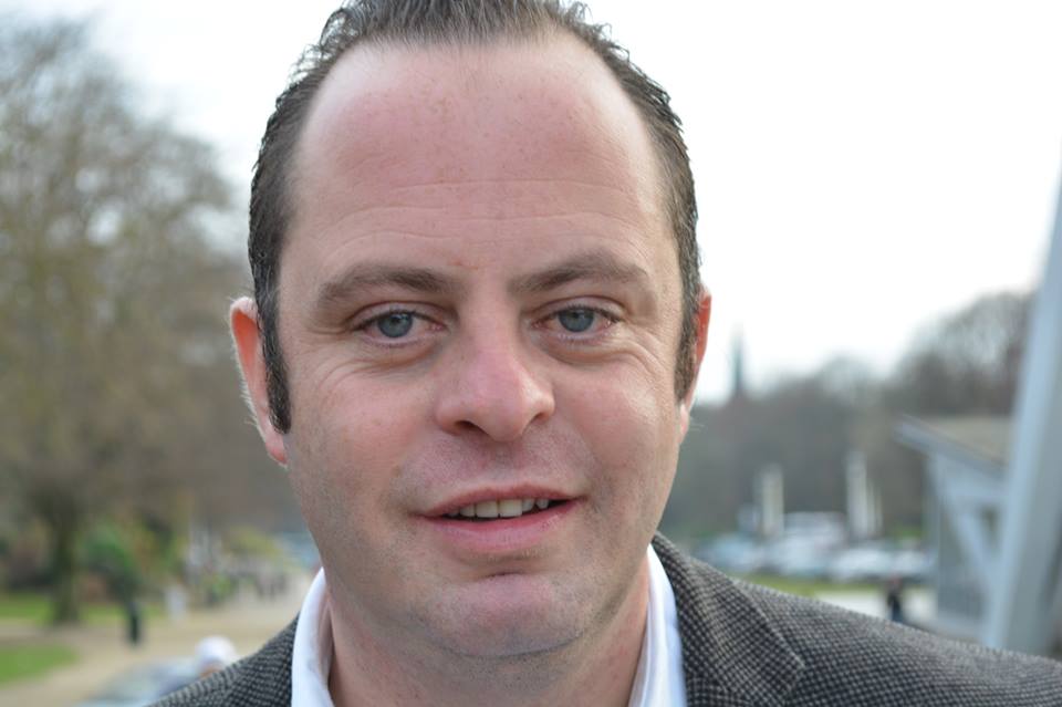 Former mayor submits nomination in casual election