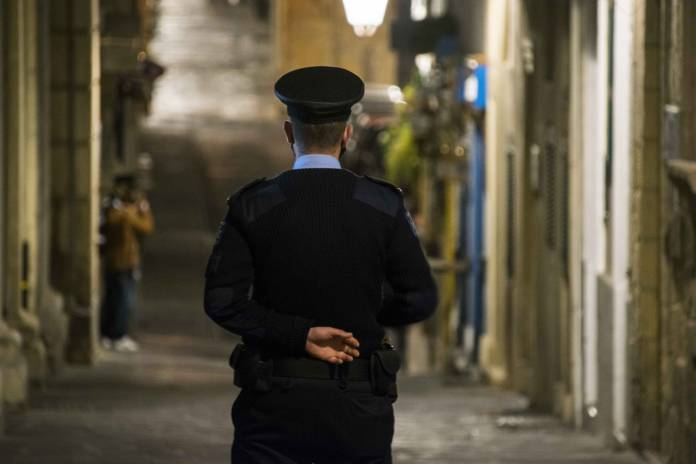 Surġent tal-pulizija mixli bi stupru waqt li kien fuq xogħol - Newsbook