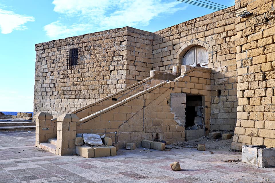 Mitluqa apposta? Il-Batterija tal-Qolla l-Bajda fi stat ta’ abbandun ...