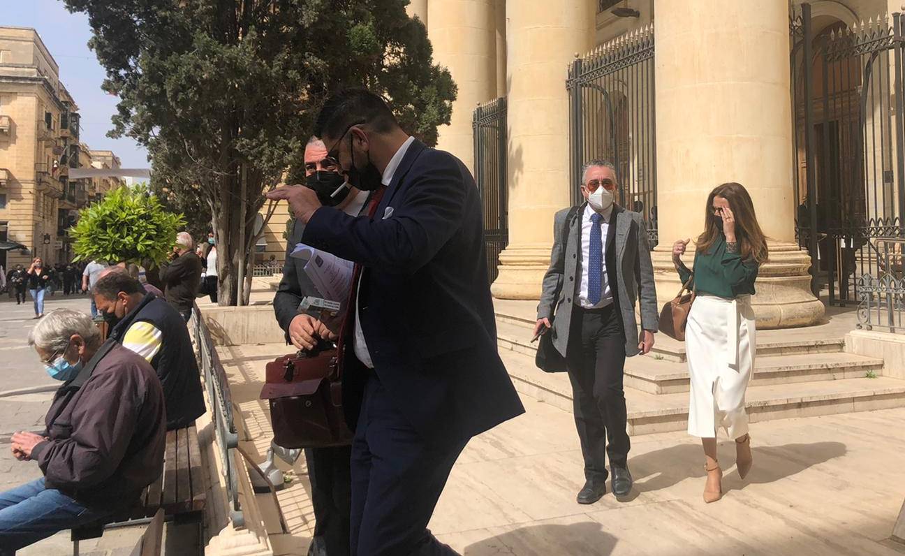 Matthew Pace rrifjuta li jagħti l-password tal-laptop u l-mowbajl lill ...