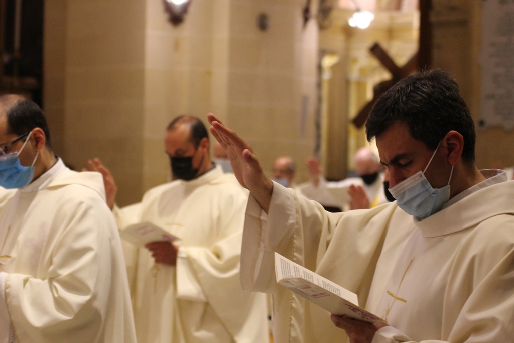 Photos: Four priests deliver homily instead of the bishop