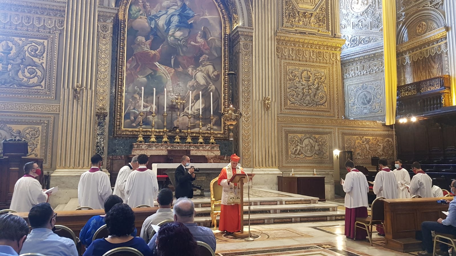 Grupp abbatini Għawdxin jingħataw il-faxxa f’Ruma