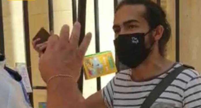 Journalist, ‘court official’ clash over smartphone photos