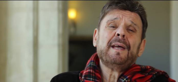 Local singer Renato in hospital after nasty fall - Newsbook