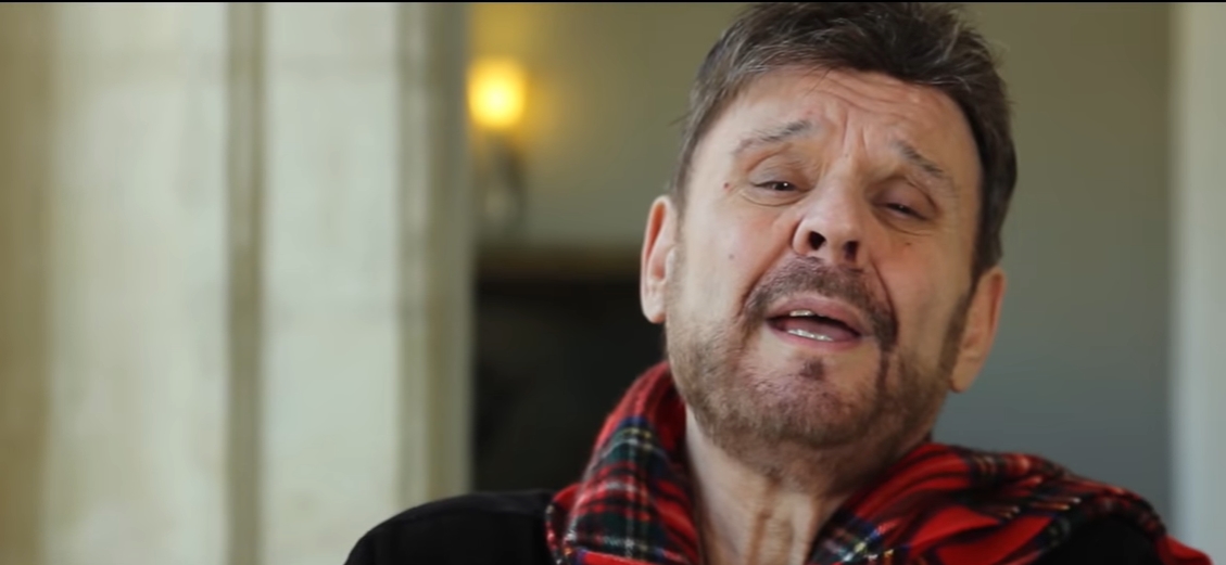 Local singer Renato in hospital after nasty fall - Newsbook