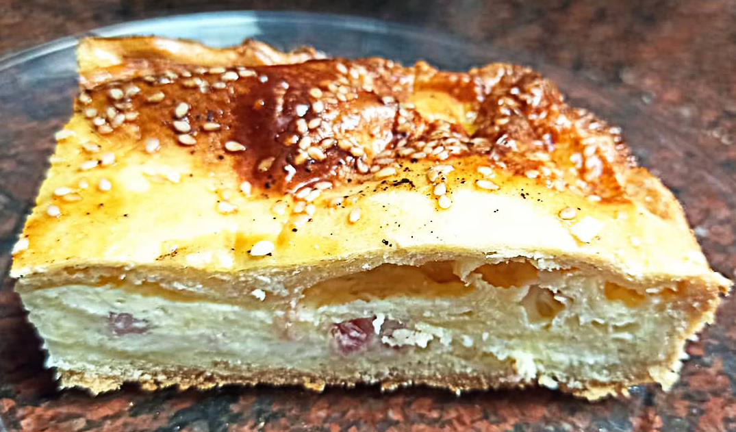 Torta bil-ġbejniet tan-nagħaġ u ġbejniet tal-mogħoż