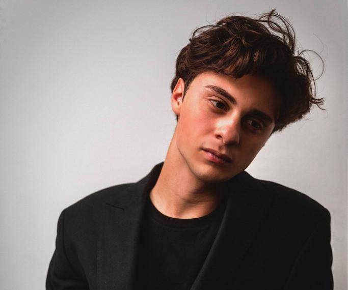 Luke Chappell signs a major US distribution deal with American Sony Music