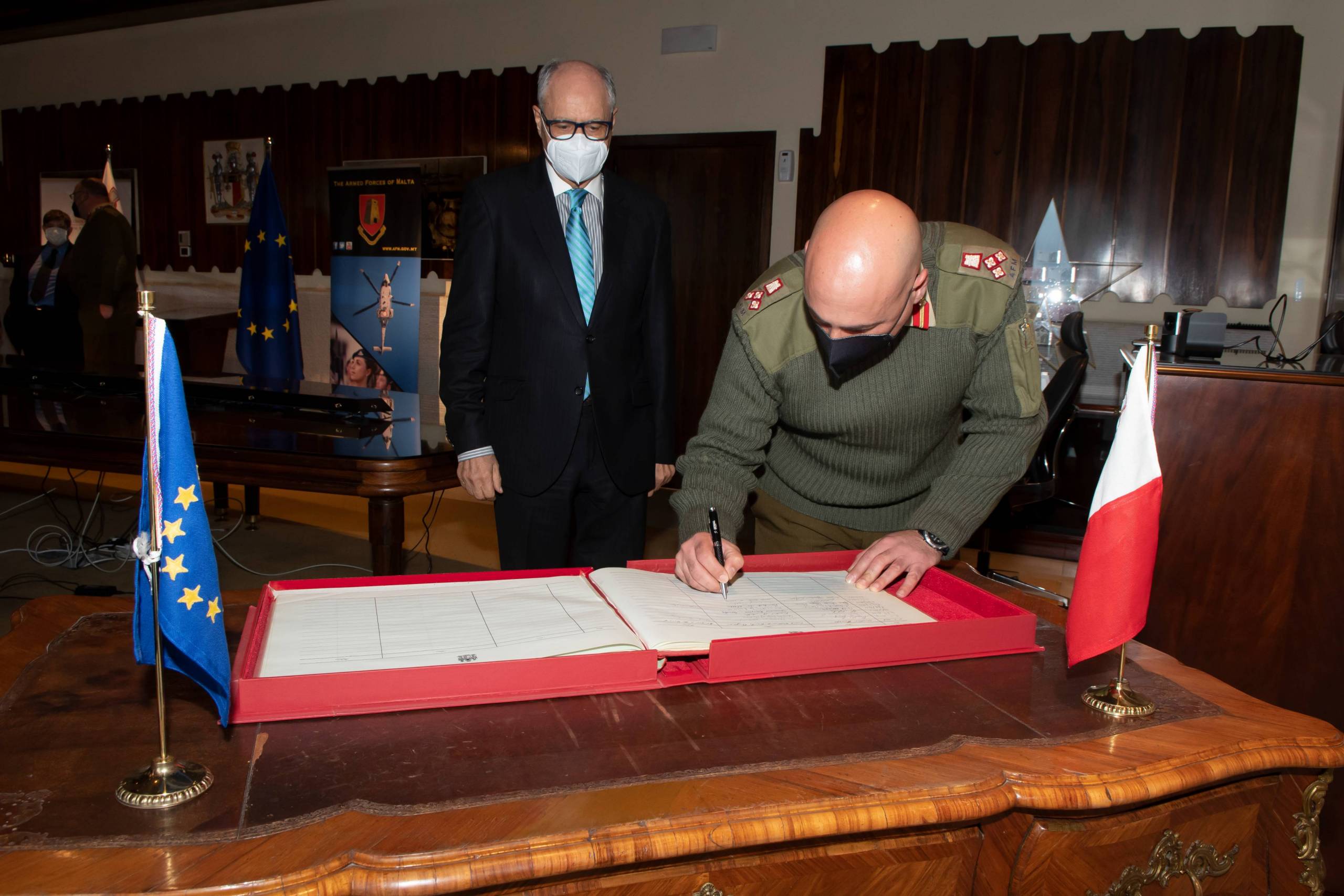 Central Bank signs collaborative agreement with AFM