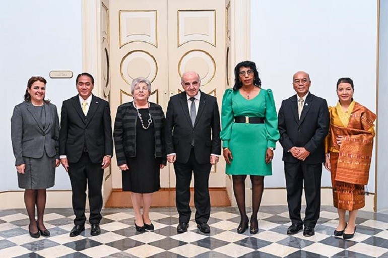 3 ambassadors present diplomatic credentials to President