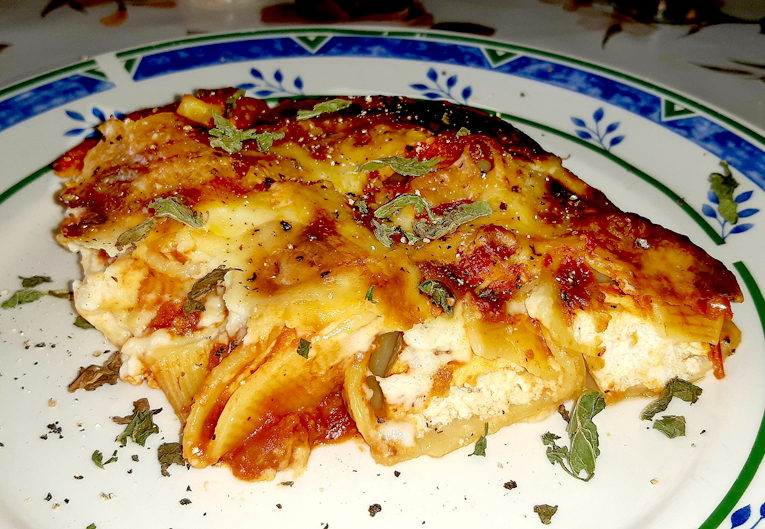 Lumache (bebbux għaġin) mimlija bl-irkotta u ġbejniet tal-bżar - Newsbook