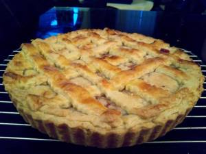 Torta tal-lewż bil-ġamm tal-lampun (raspberry)