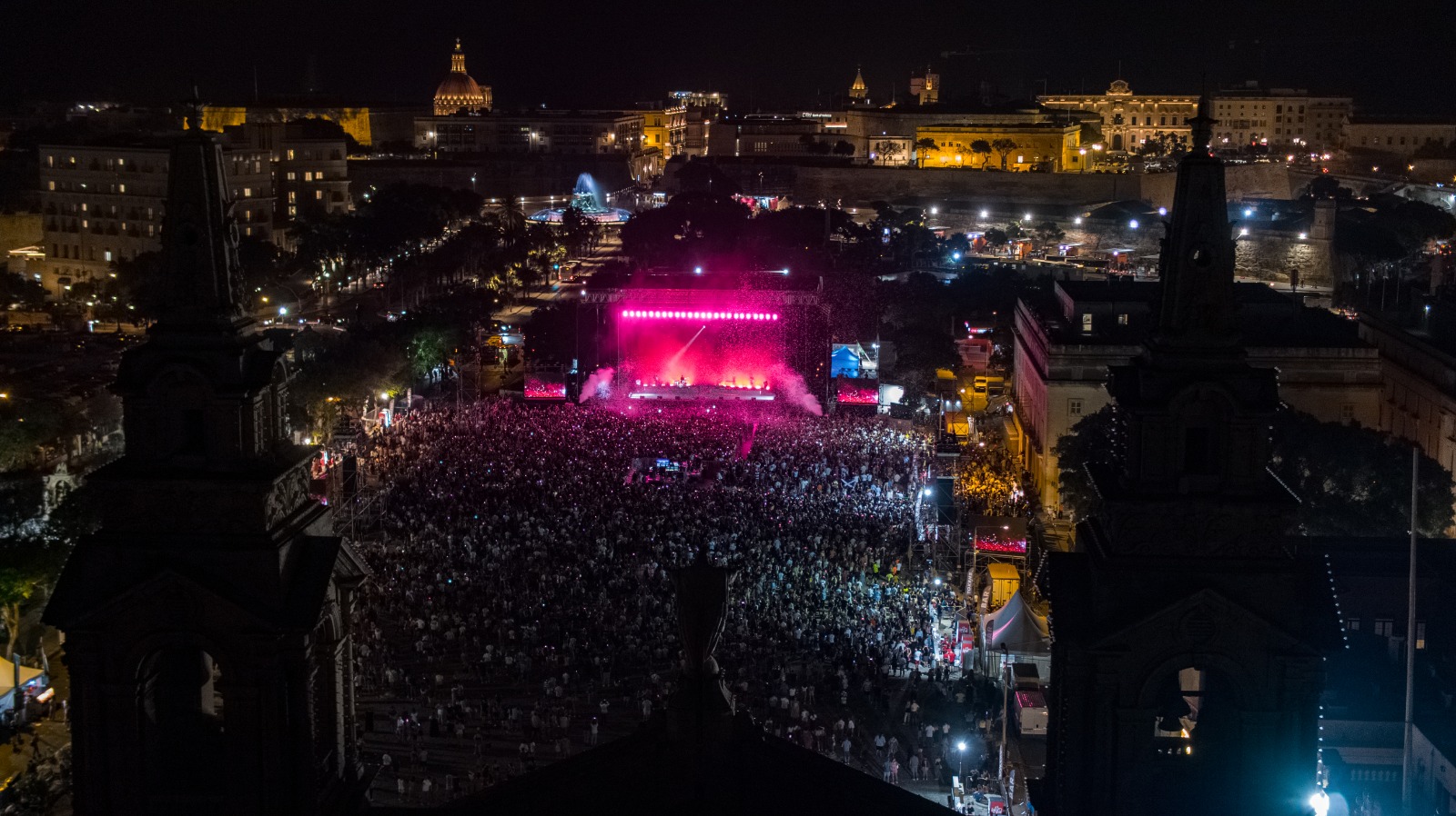 Eluf għall-kunċert ta' Lewis Capaldi fuq il-Fosos tal-Furjana
