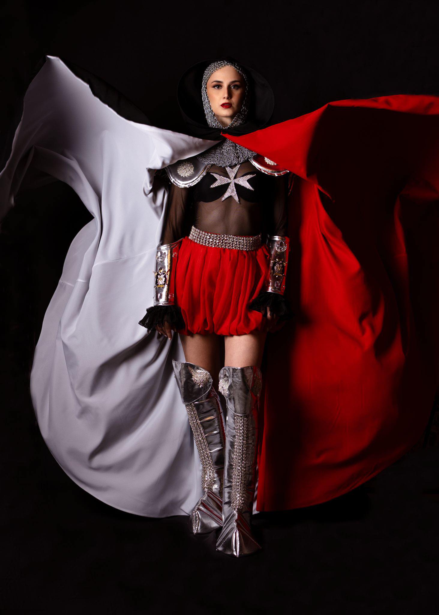 Nicole Vella bil-kostum ta' Malta għal Miss Supranational