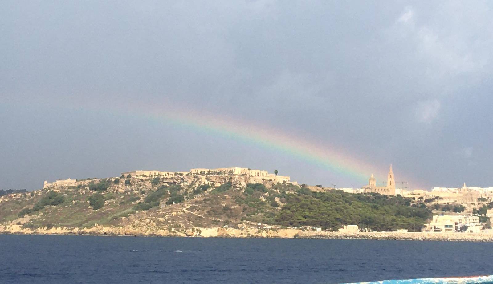 Filli xemx u f'daqqa waħda ċlampu u qawsalla - Newsbook