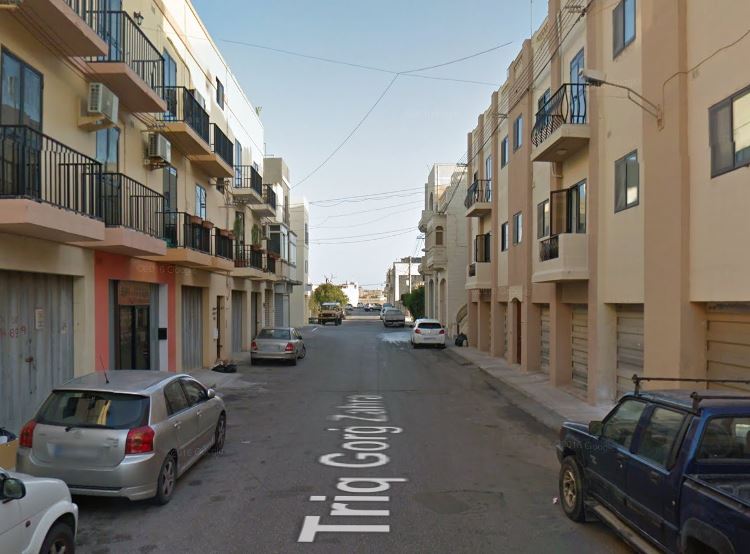 Man falls three storeys, lands on car in Ħal Luqa