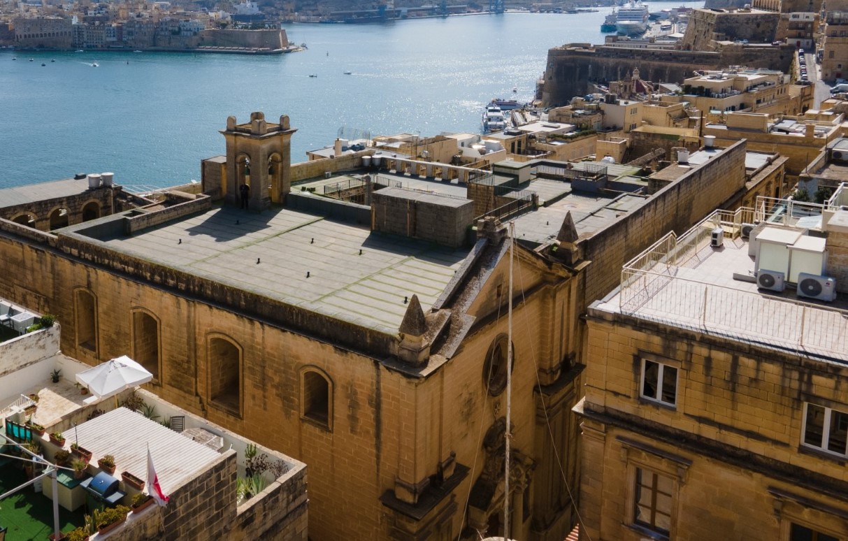 Quddiesa u mument ta' talb mas-sorijiet tal-klawsura tal-Belt