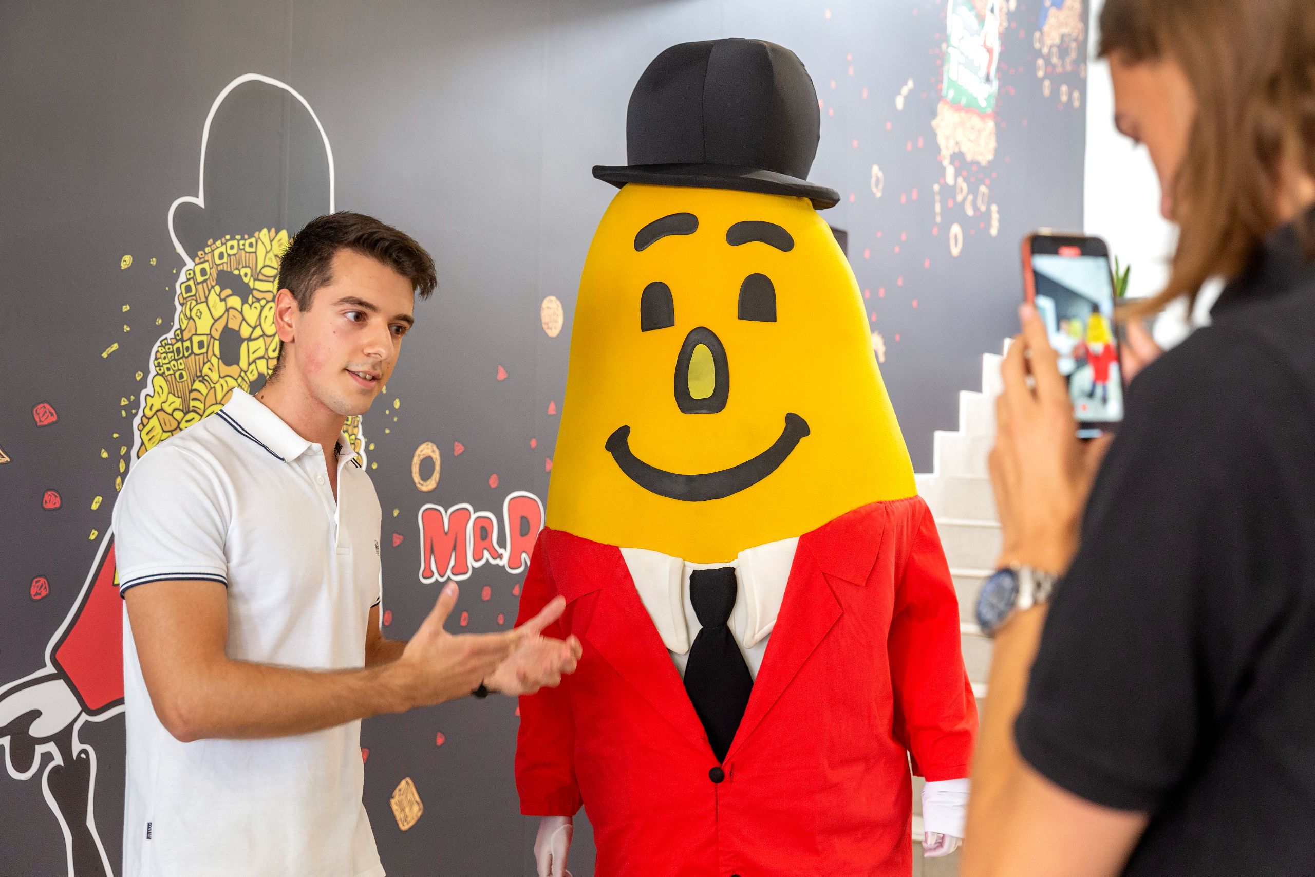 Mural impitter minn artist lokali jispira lil Mr. Riley biex ivara l ...