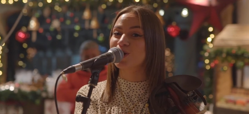 Il-kantanta u mużiċista Maria Cini tagħti wirja f'Bethlehem