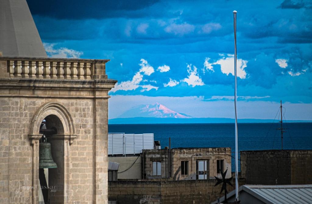 Did you spot it? Mt Etna was visible from Malta over past week