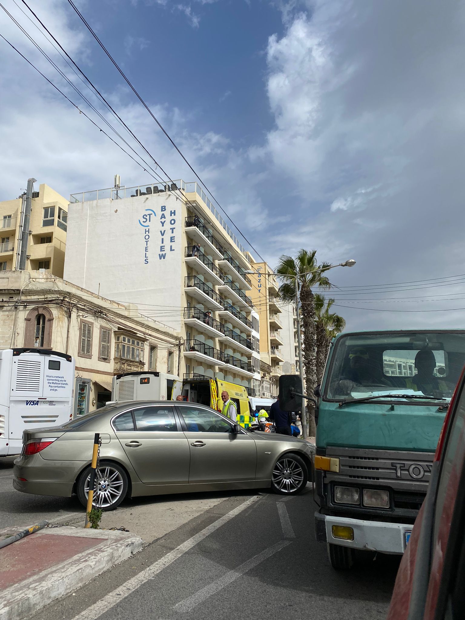 Raġel jittajjar minn mutur fil-Gżira - Newsbook Raġel jittajjar minn mutur fil-Gżira - Newsbook