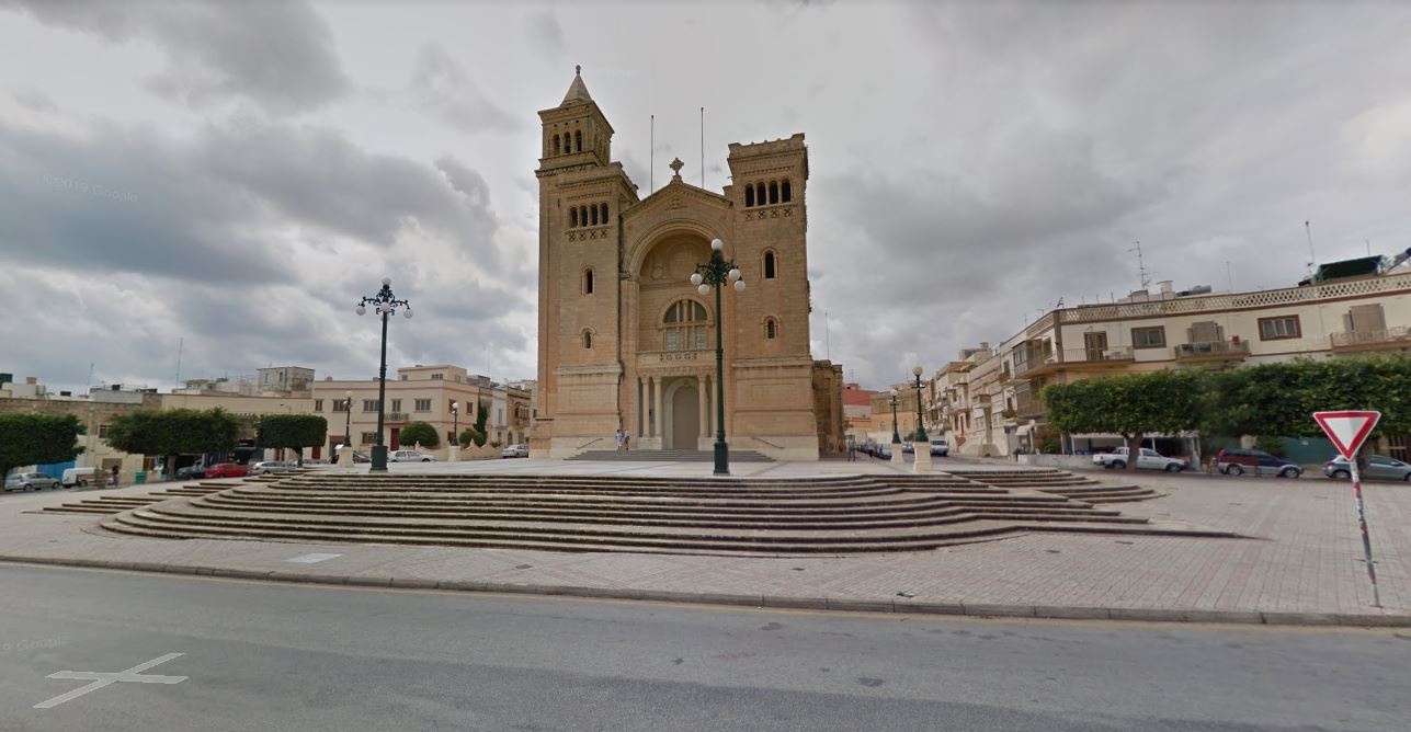 Mara tittajjar minn karozza fil-misraħ ta' Birżebbuġa - Newsbook Mara tittajjar minn karozza fil-misraħ ta' Birżebbuġa - Newsbook