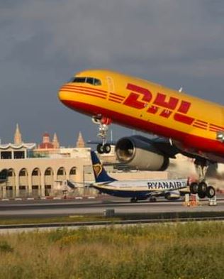 Ajruplan tad-DHL idur lura Malta wara emerġenza