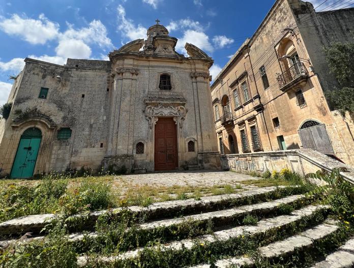 Ritratti: Se tiġi rrestawrata l-kappella faċċata d-Dar tal-Baruni?