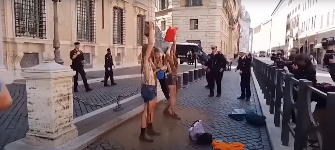 Attivisti ambjentali nksew bit-tajn f'Ruma bħala forma ta' protesta