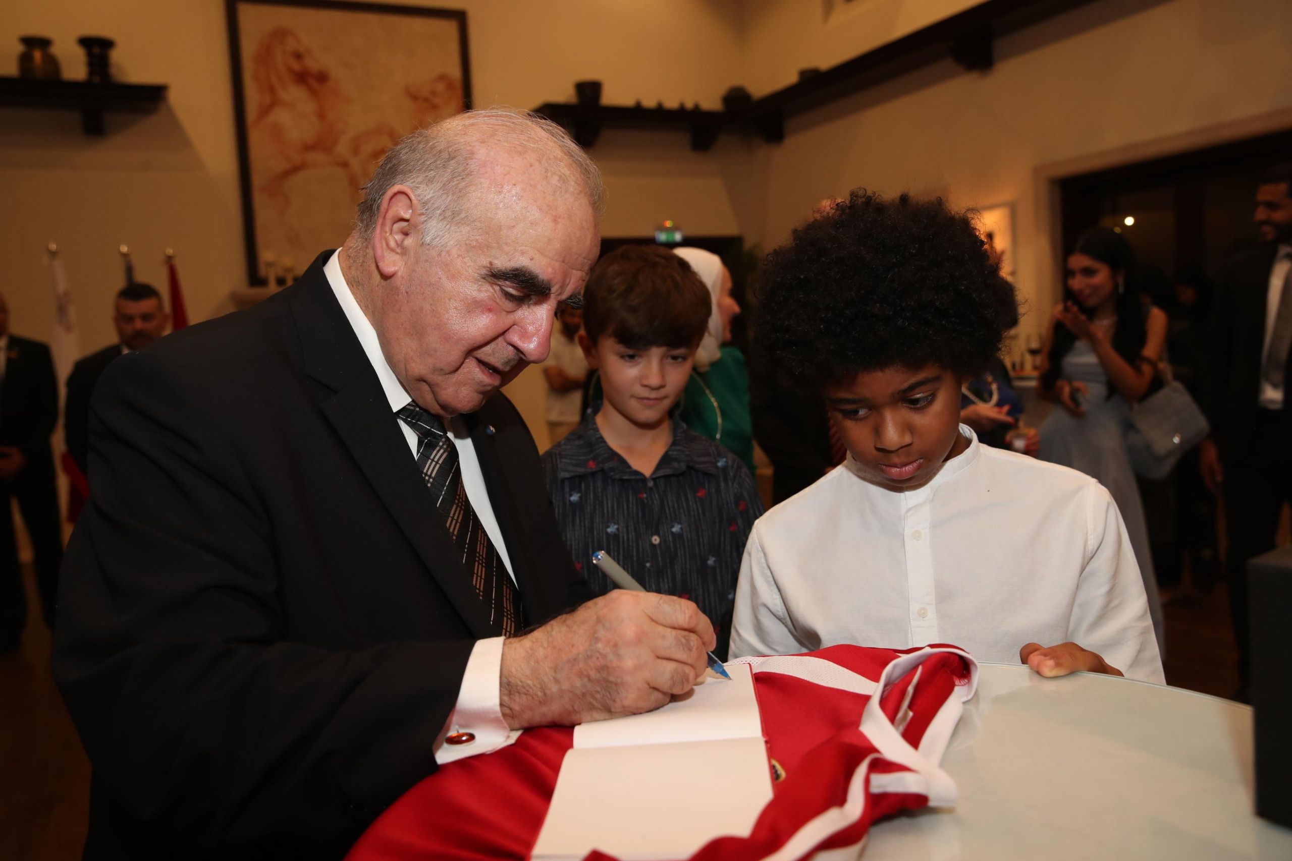 President Vella in Dubai tells Maltese community he wishes to see them back