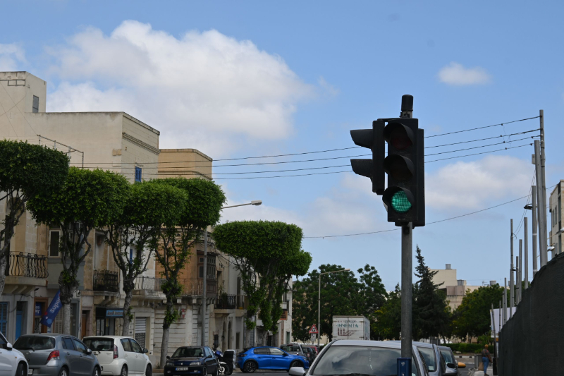 Proposal for cameras to catch red-light violations and improve road safety